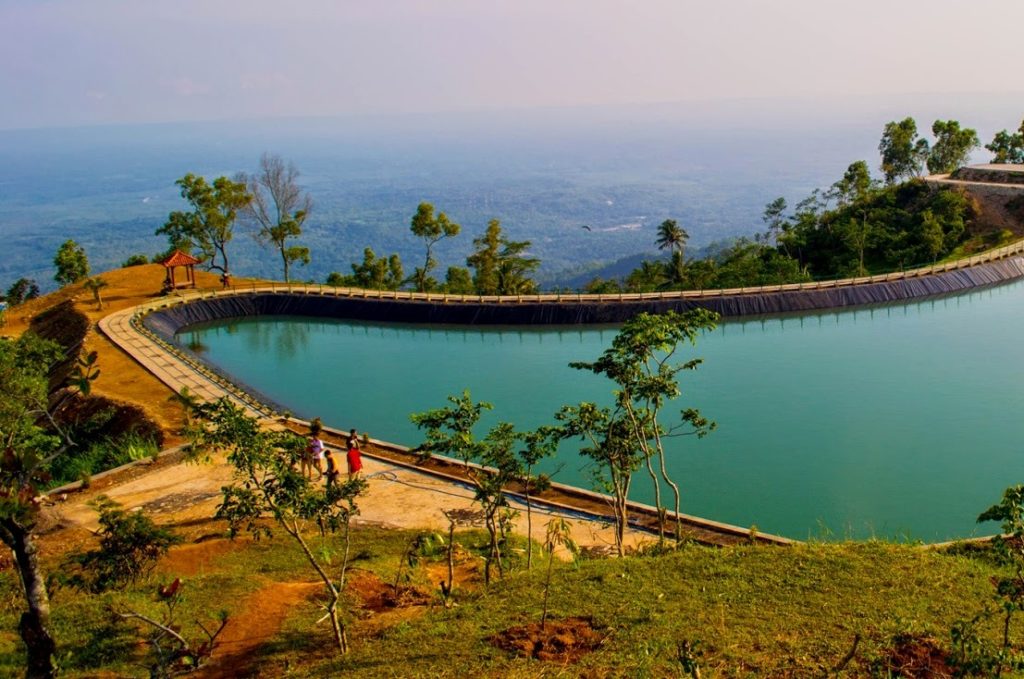 Embung Sriten, Pesona Kolam di Atas Awan | Joglo Wisata